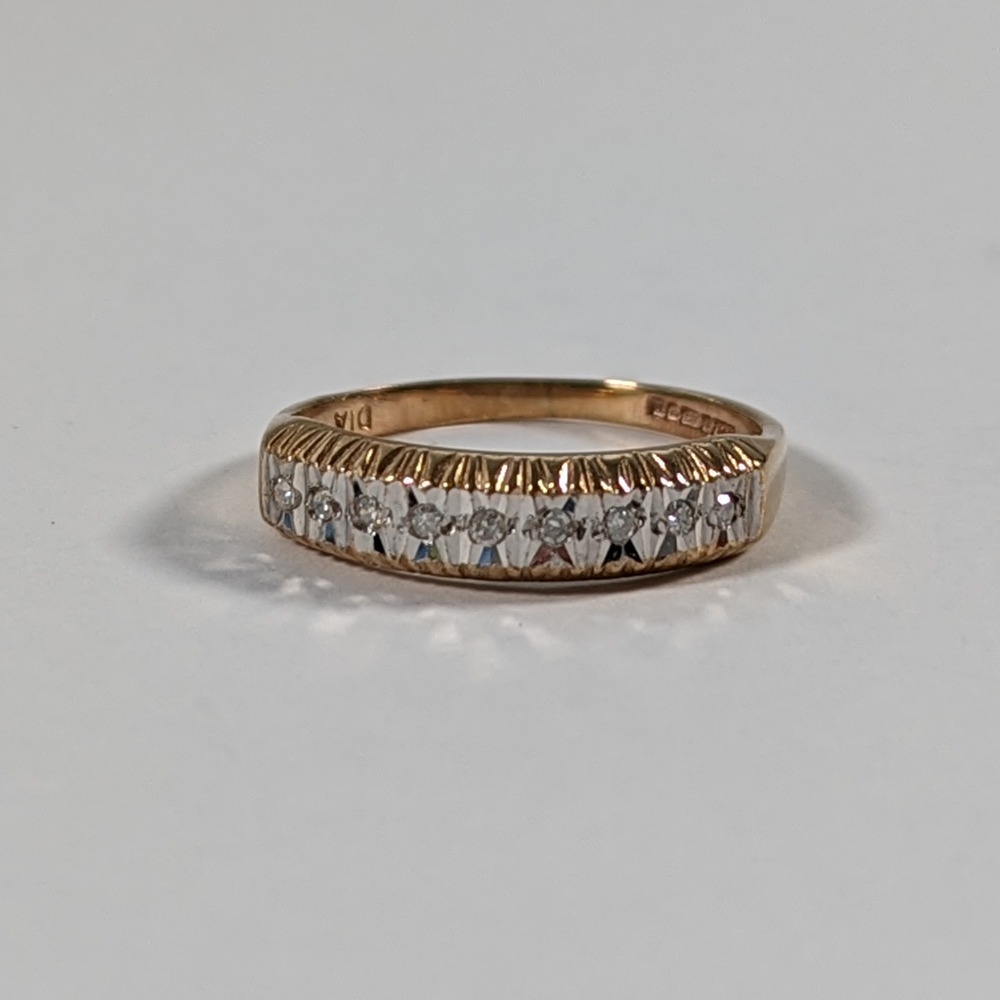 Used 9ct Yellow Gold & White Finished with 9 tiny Chipped Diamonds on ...
